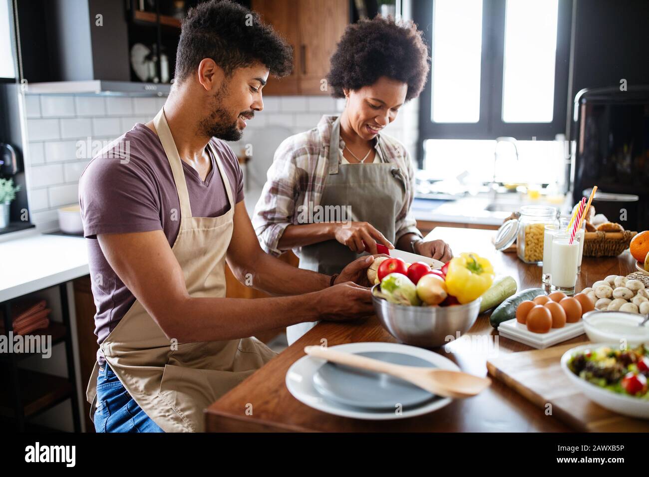 Couple eat dinner home hi-res stock photography and images - Alamy