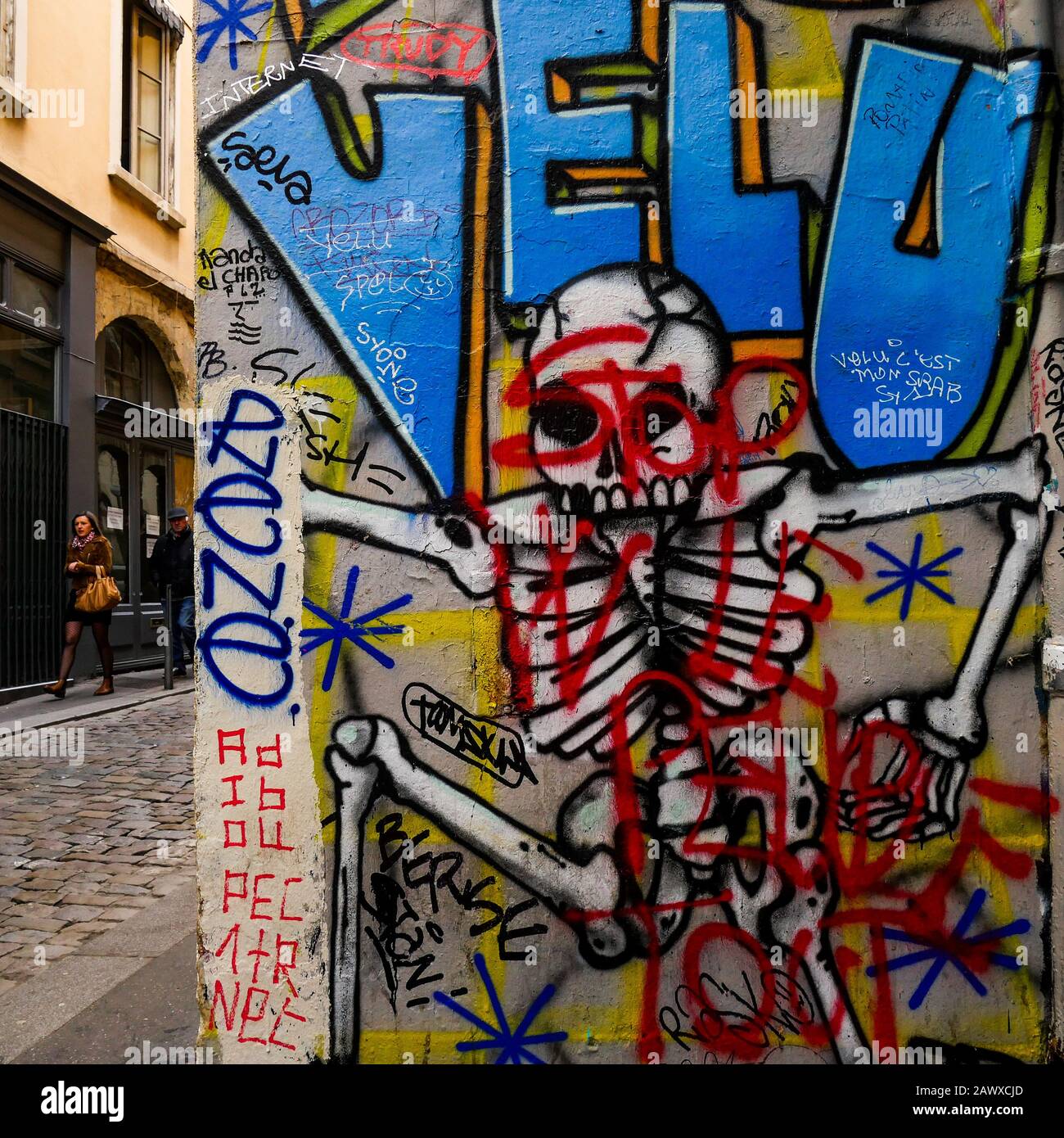 Artiste de rue street art hi-res stock photography and images - Alamy