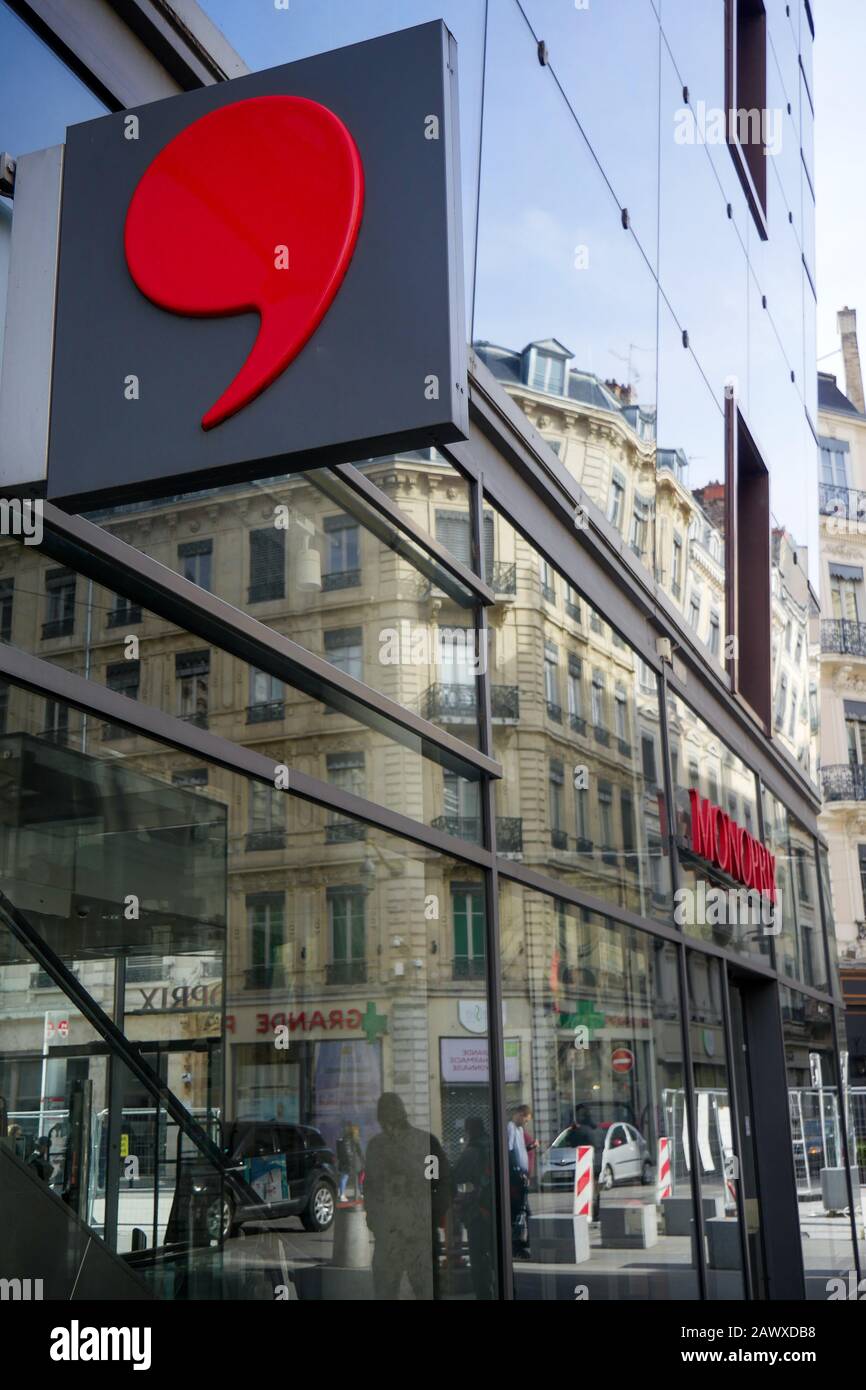 Monoprix sign hi-res stock photography and images - Alamy
