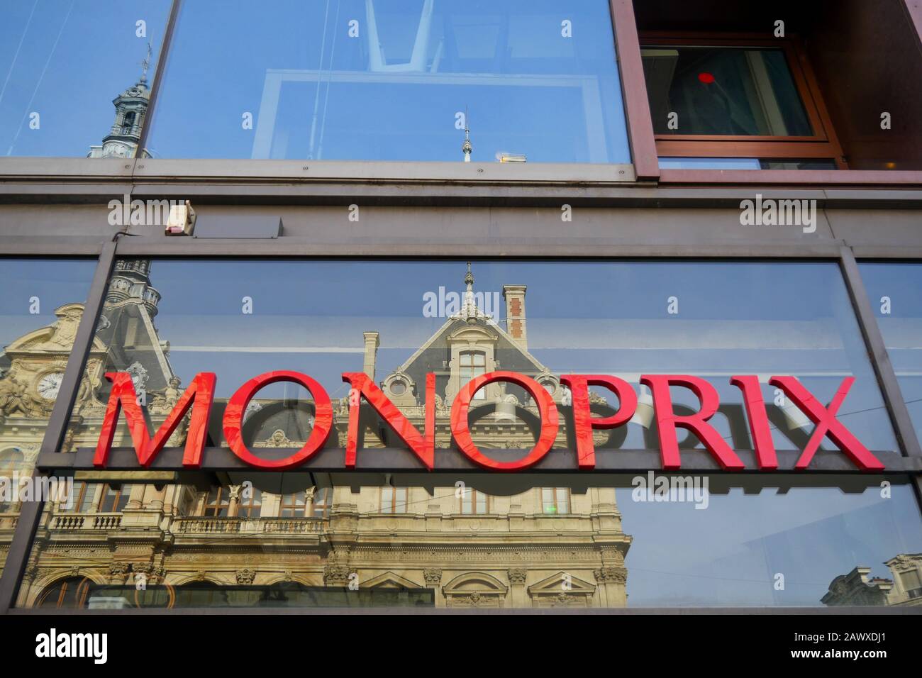 Monoprix sign hi-res stock photography and images - Alamy