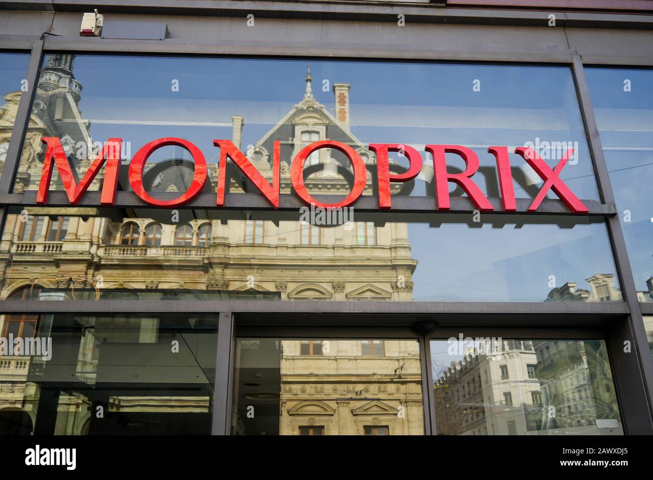 Monop shop sign hi-res stock photography and images - Alamy