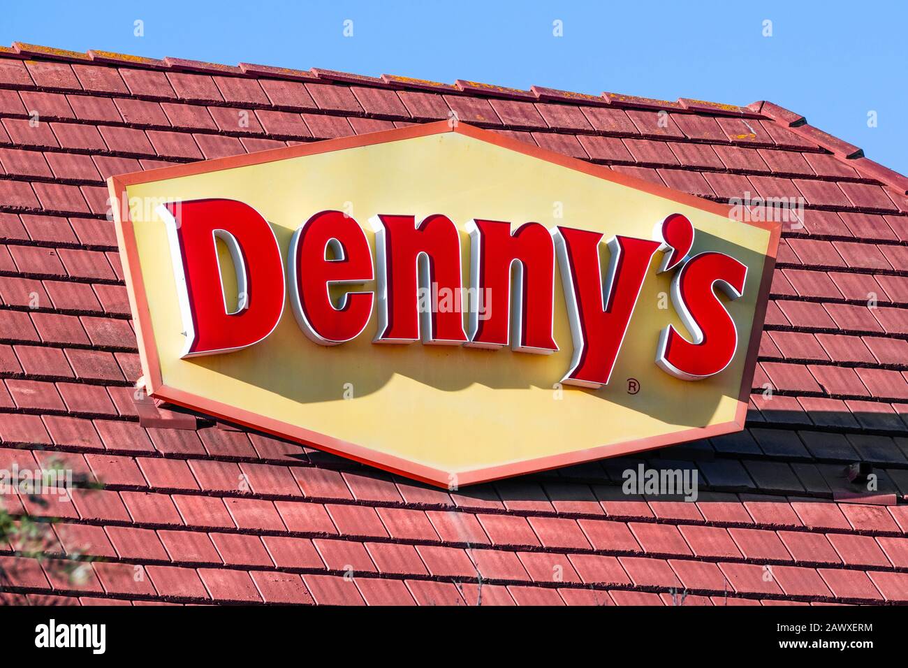 Dennys sign hi-res stock photography and images - Alamy