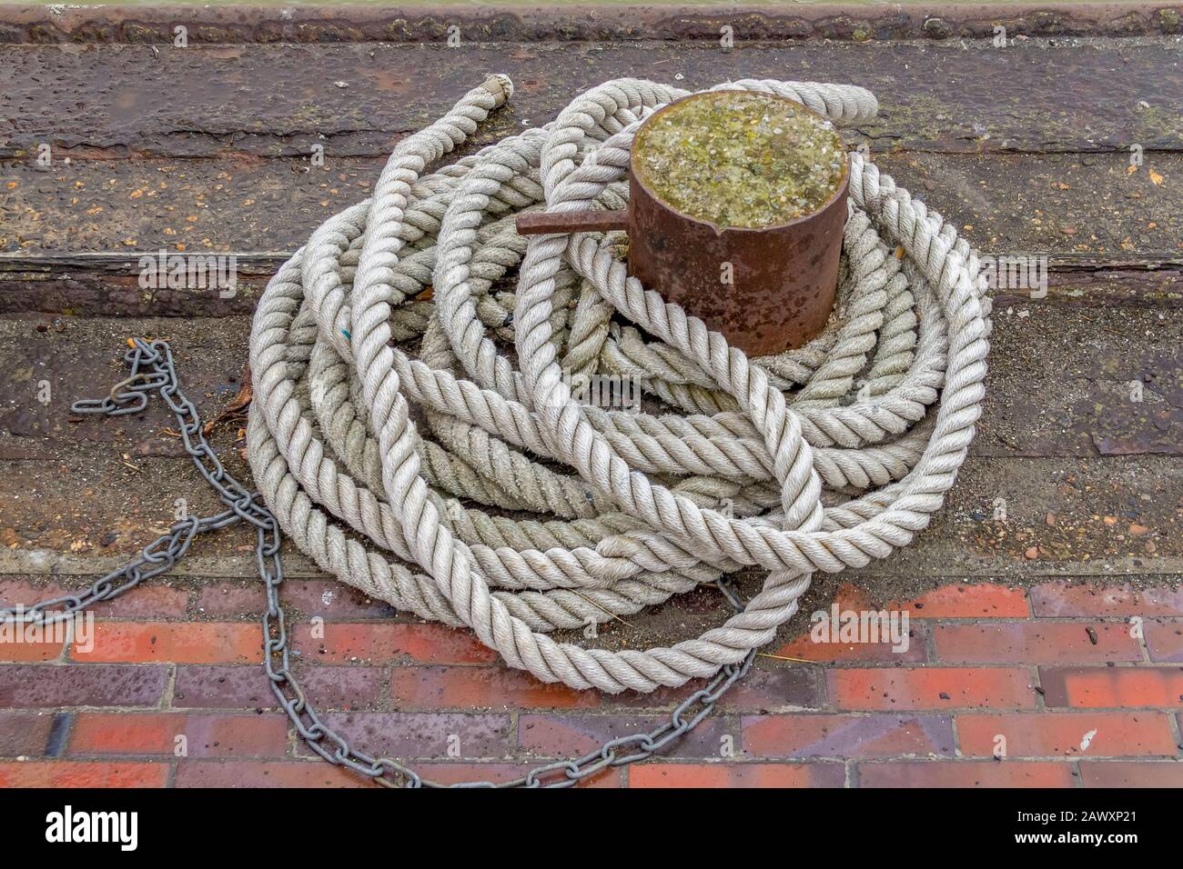 Rope peg hi-res stock photography and images - Alamy