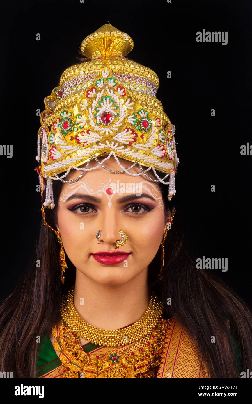 Open eyes, Goddess Laxmi, crown, one Person, 25-30 Years, Adult Woman ...