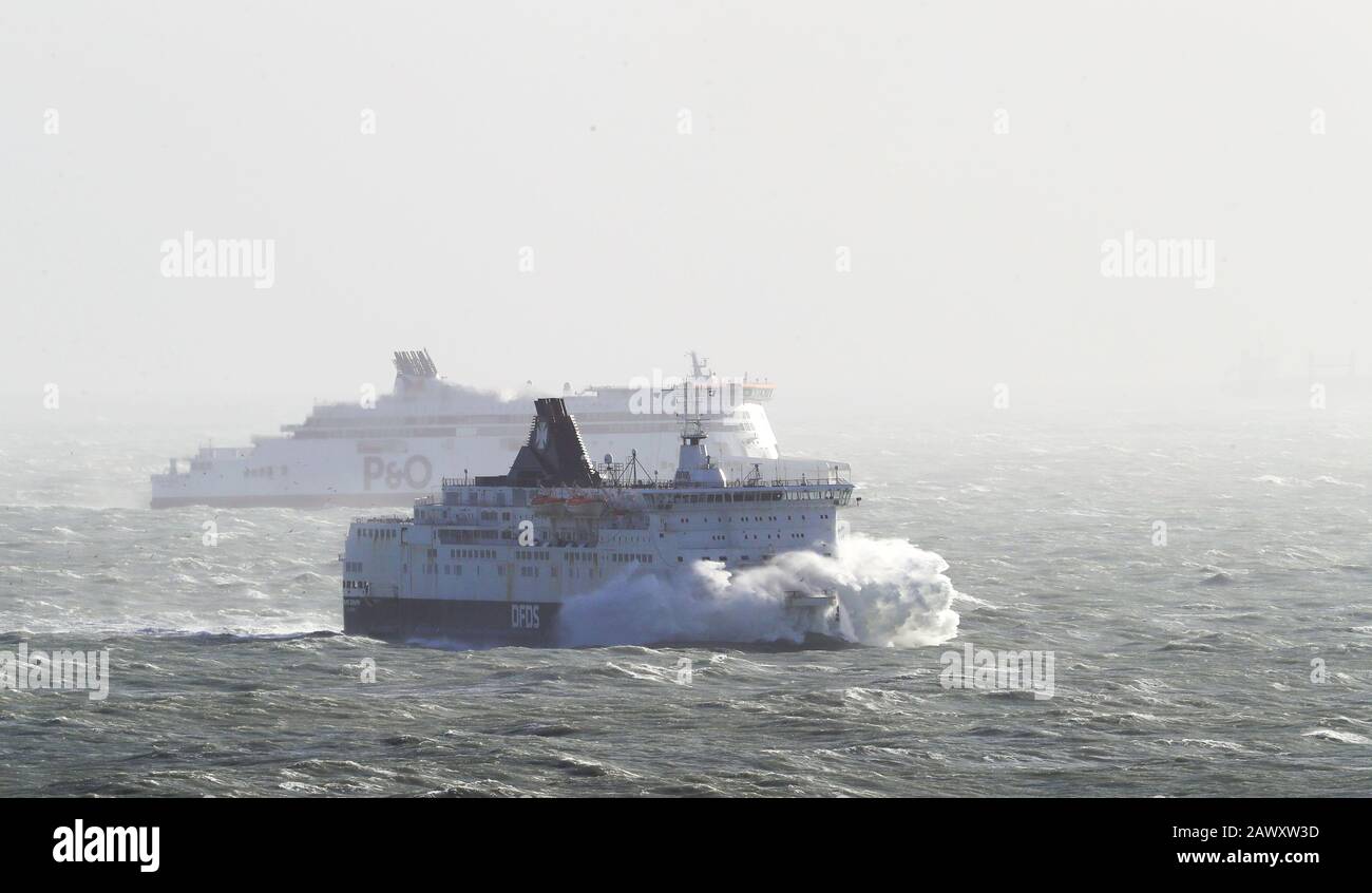 Crashes through waves hi-res stock photography and images - Alamy