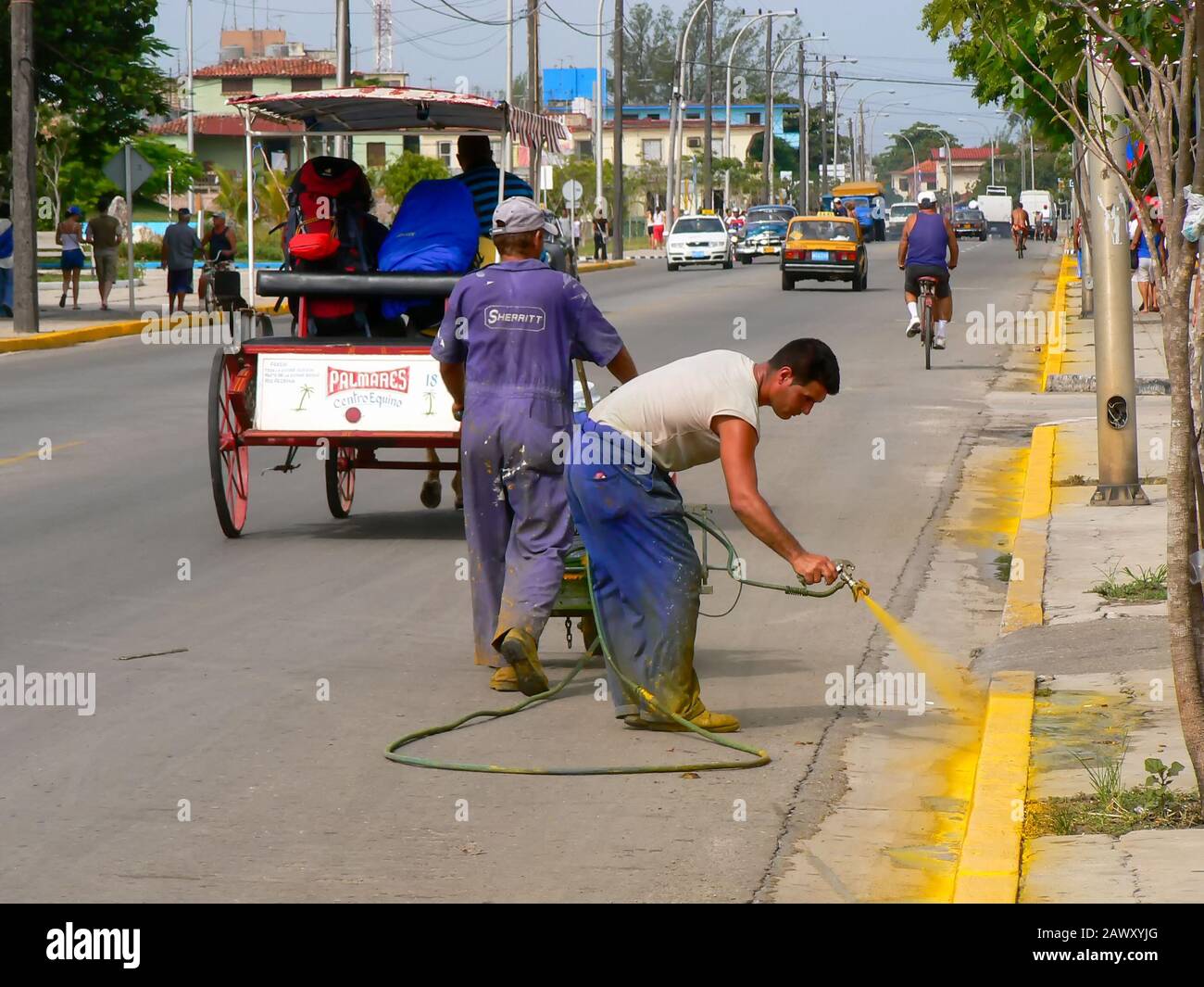 Spray paint road markings hi-res stock photography and images - Alamy