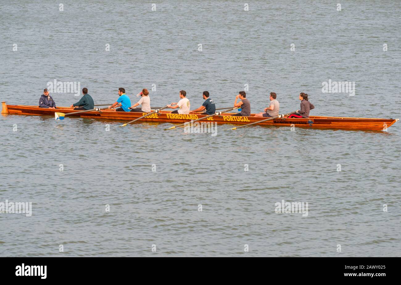 Oar rowing in green water hi-res stock photography and images - Alamy