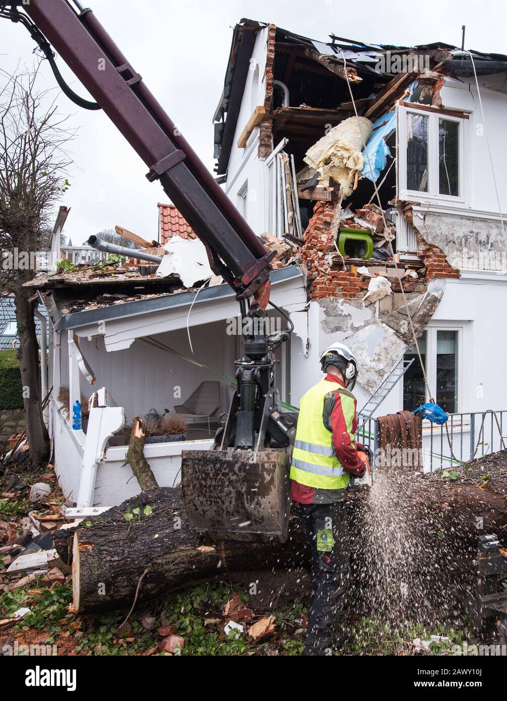 Hamburg, Germany. 10th Feb, 2020. A fallen tree lies in the district ...