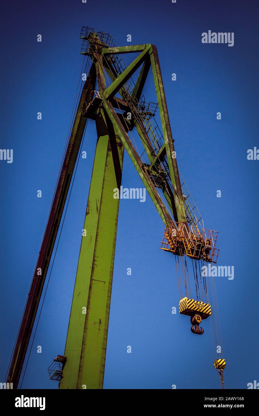 Shipyard crane hi-res stock photography and images - Alamy