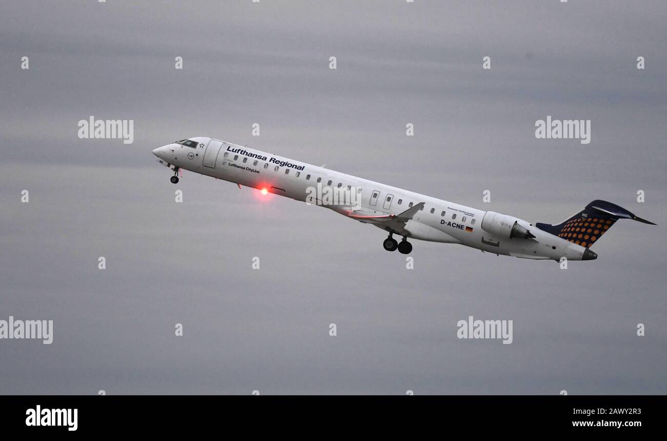 Regional aircraft hi-res stock photography and images - Alamy