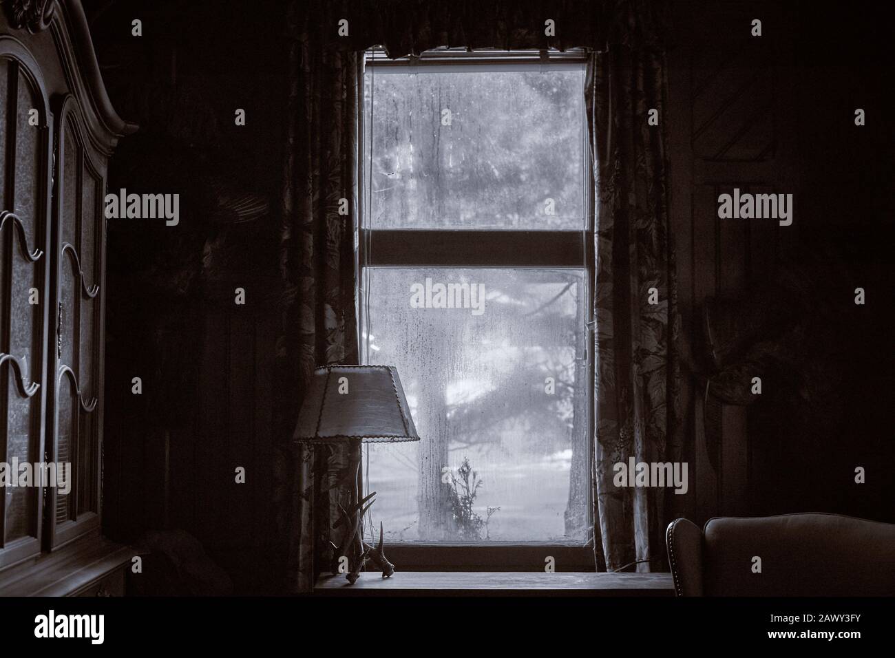 Vintage living room empty hi-res stock photography and images - Alamy