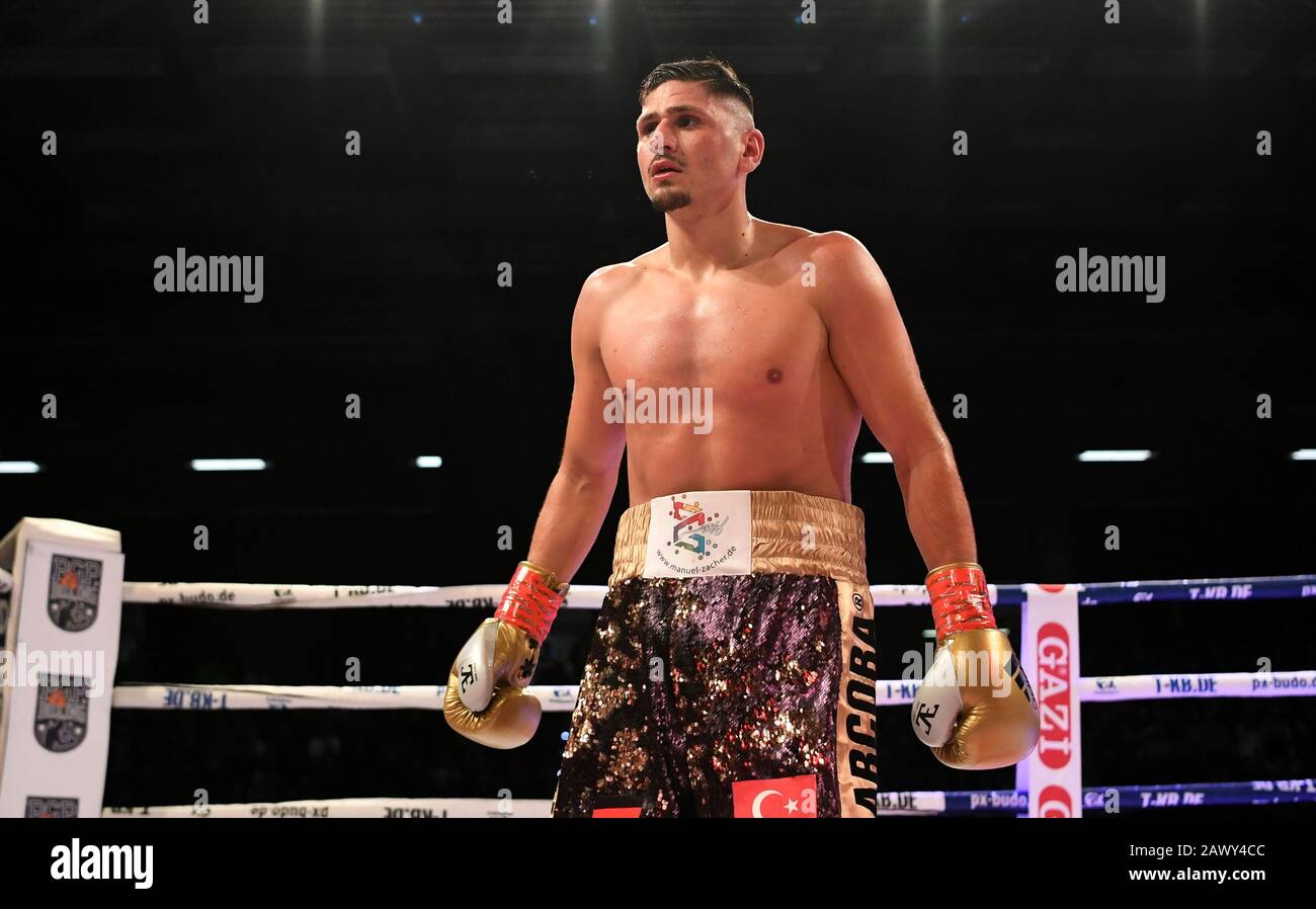 08 February 2020, Baden-Wuerttemberg, Göppingen: Boxing, super ...