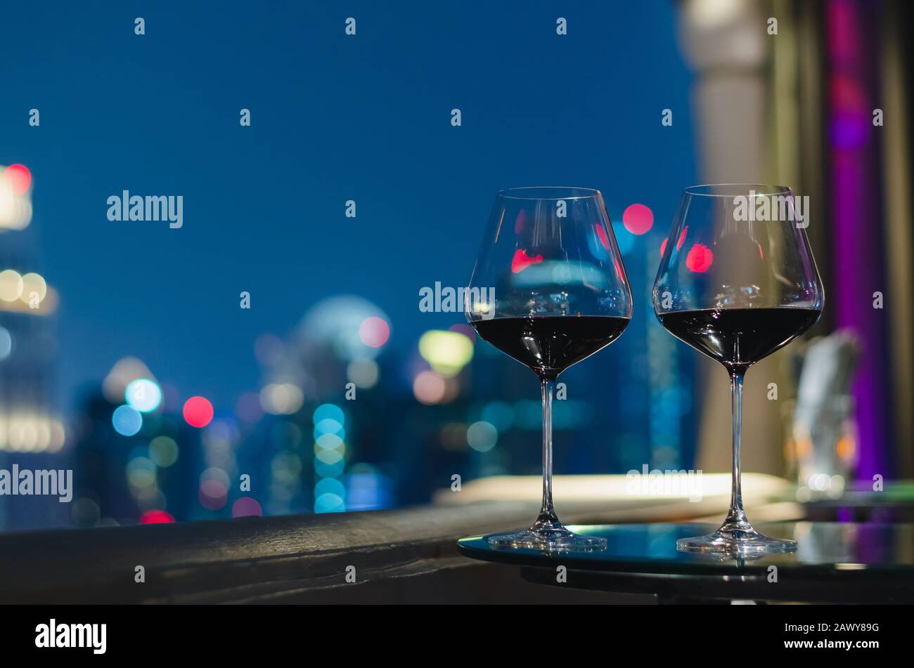 Rooftop bar hi-res stock photography and images - Alamy
