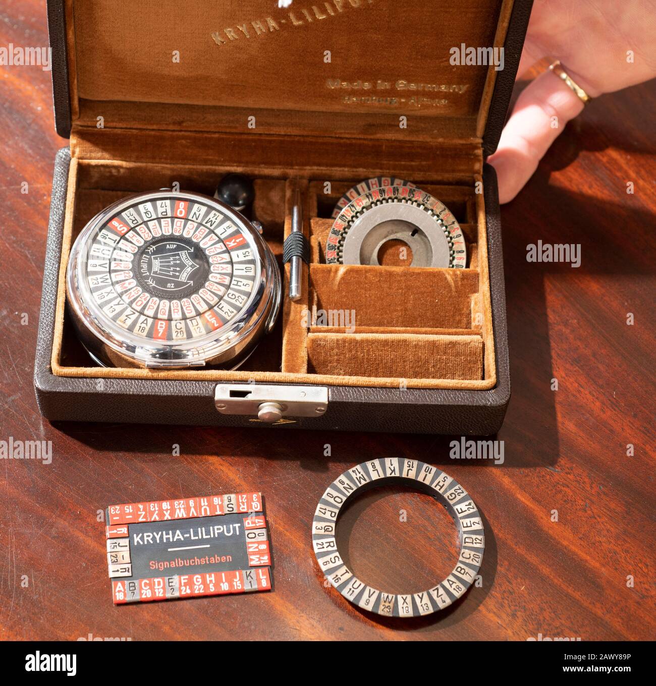 Kryha liliput german cipher machine hi-res stock photography and images ...