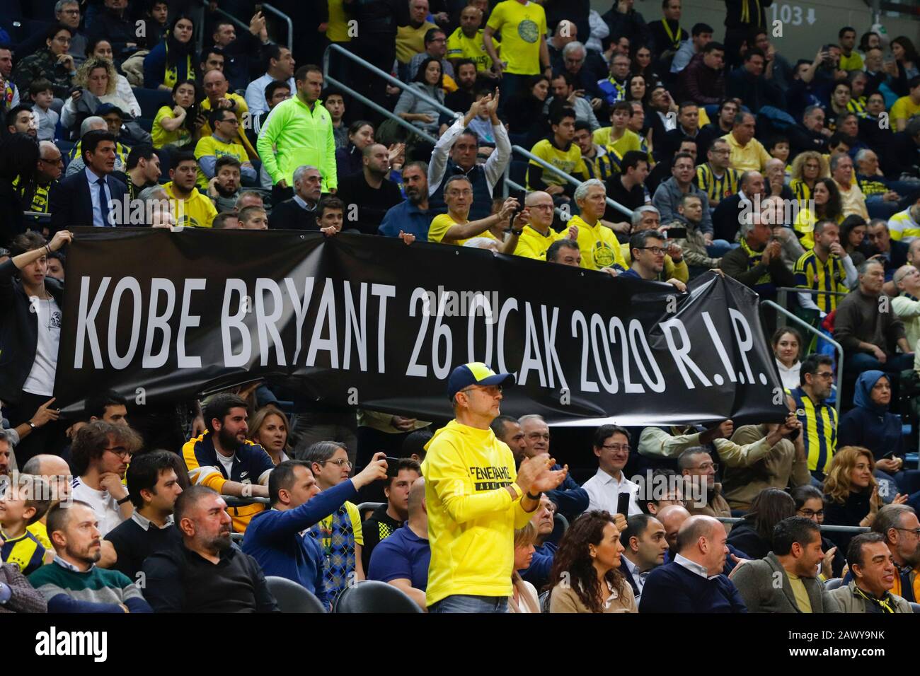 Kobe bryant dunk hi-res stock photography and images - Alamy