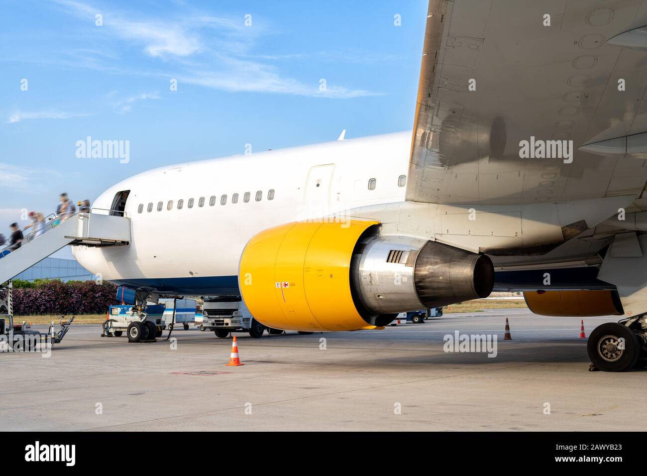 Aircraft passenger disembark hi-res stock photography and images - Alamy