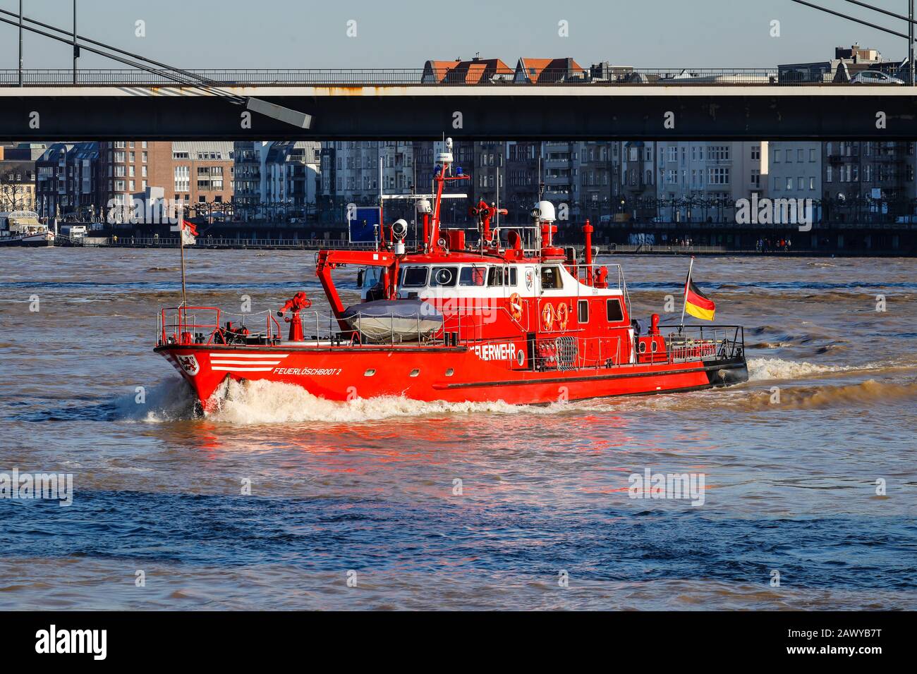 Fire fighting boat sails hi-res stock photography and images - Alamy