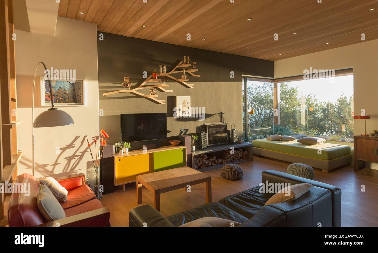 Showcase room hi-res stock photography and images - Alamy