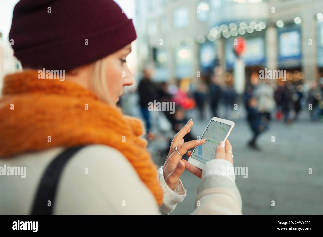 Tourist using gps map hi-res stock photography and images - Alamy