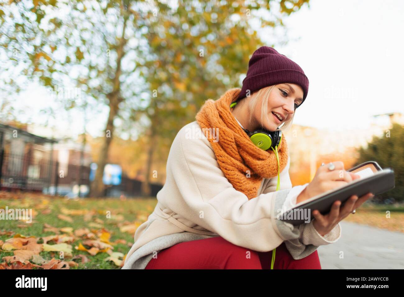 Women sitting park writing hi-res stock photography and images - Alamy