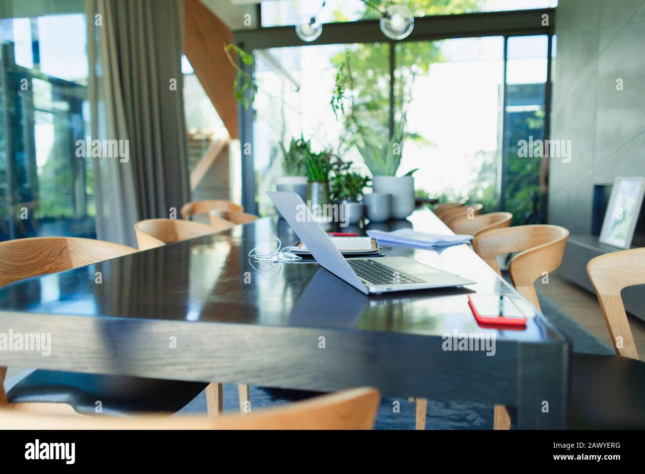 Smart dining hi-res stock photography and images - Alamy