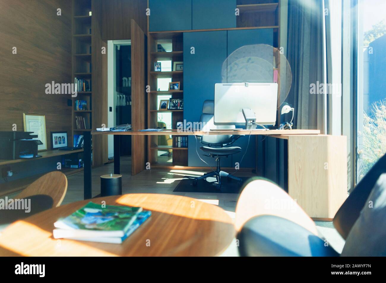 Desk computer interior home hi-res stock photography and images - Alamy