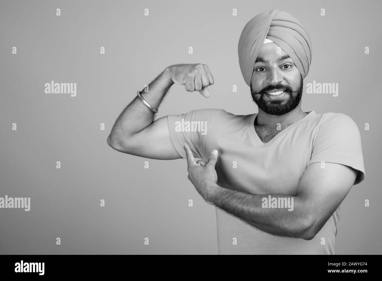 Portrait of man muscles bearded hi-res stock photography and images - Alamy