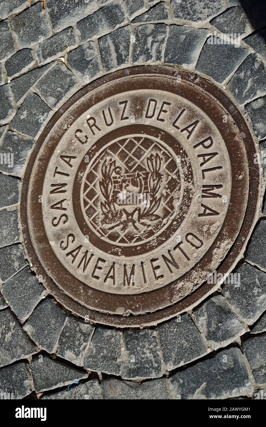 Metal drain cover hi-res stock photography and images - Alamy