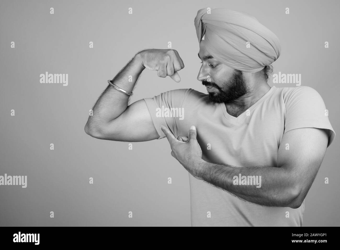 Portrait of man muscles bearded hi-res stock photography and images - Alamy