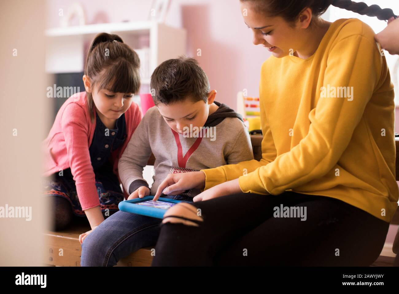 Sisters watch tablet hi-res stock photography and images - Alamy