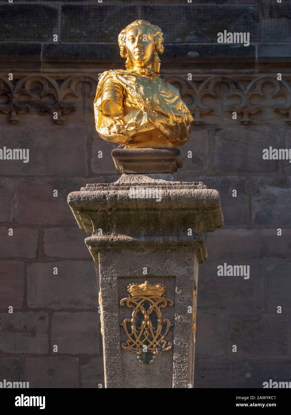 Golden bust hi-res stock photography and images - Alamy