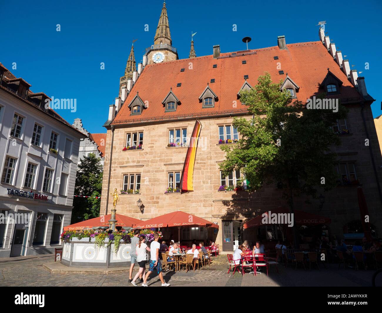 Martin-Luther-Platz, Stadthaus, Markgraf-Georg-Brunnen und Rathaus ...