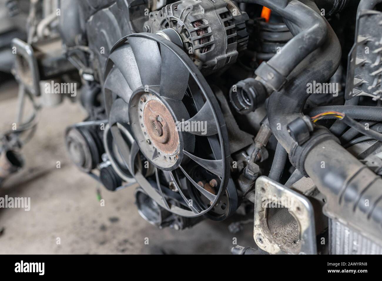 Cylinder head in car engine hi-res stock photography and images - Alamy