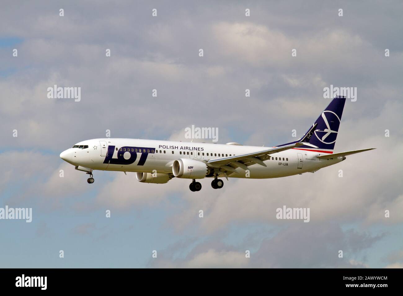 737 max 8 heathrow hi-res stock photography and images - Alamy