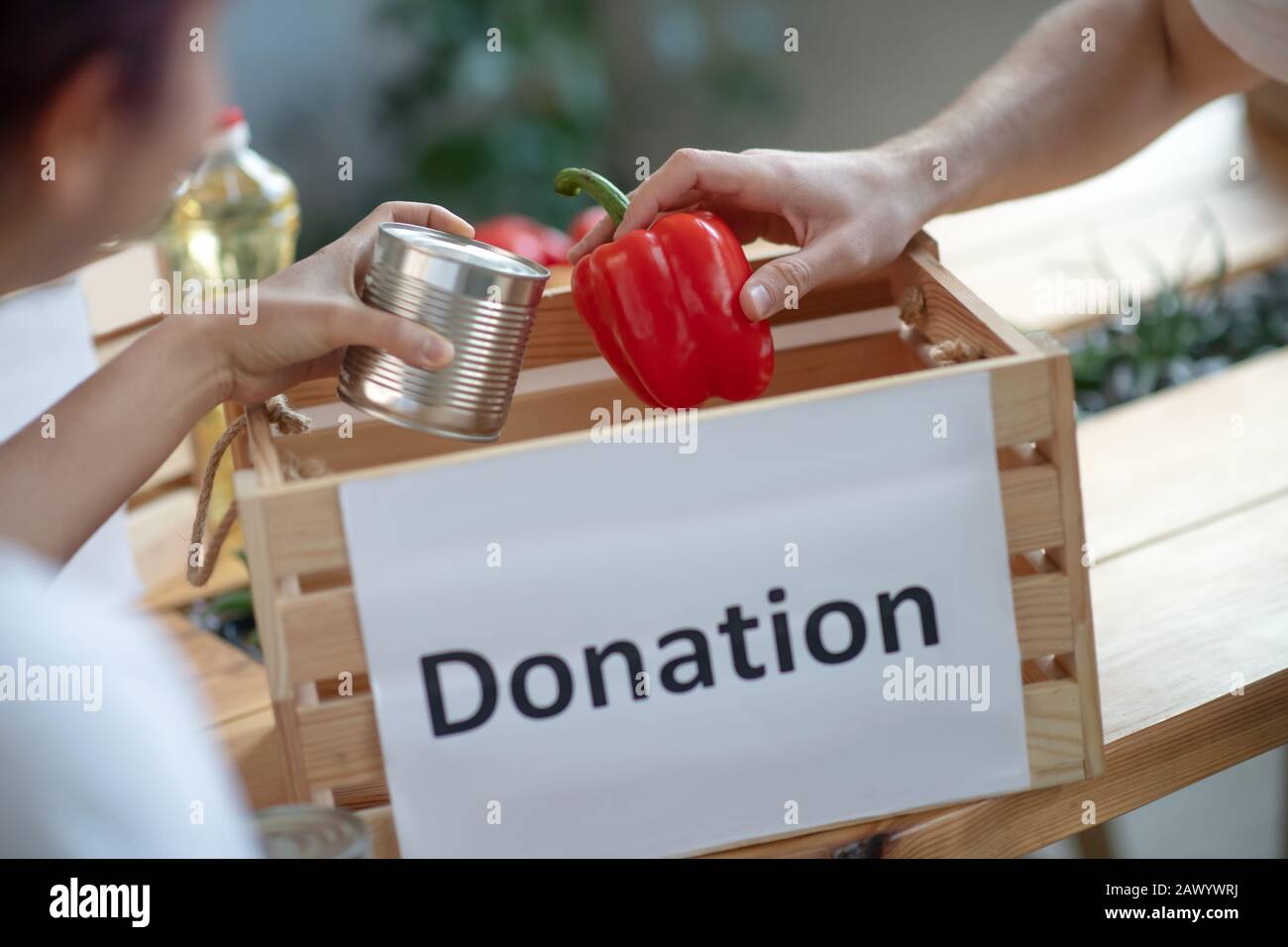 Food can charity distribution hi-res stock photography and images - Alamy