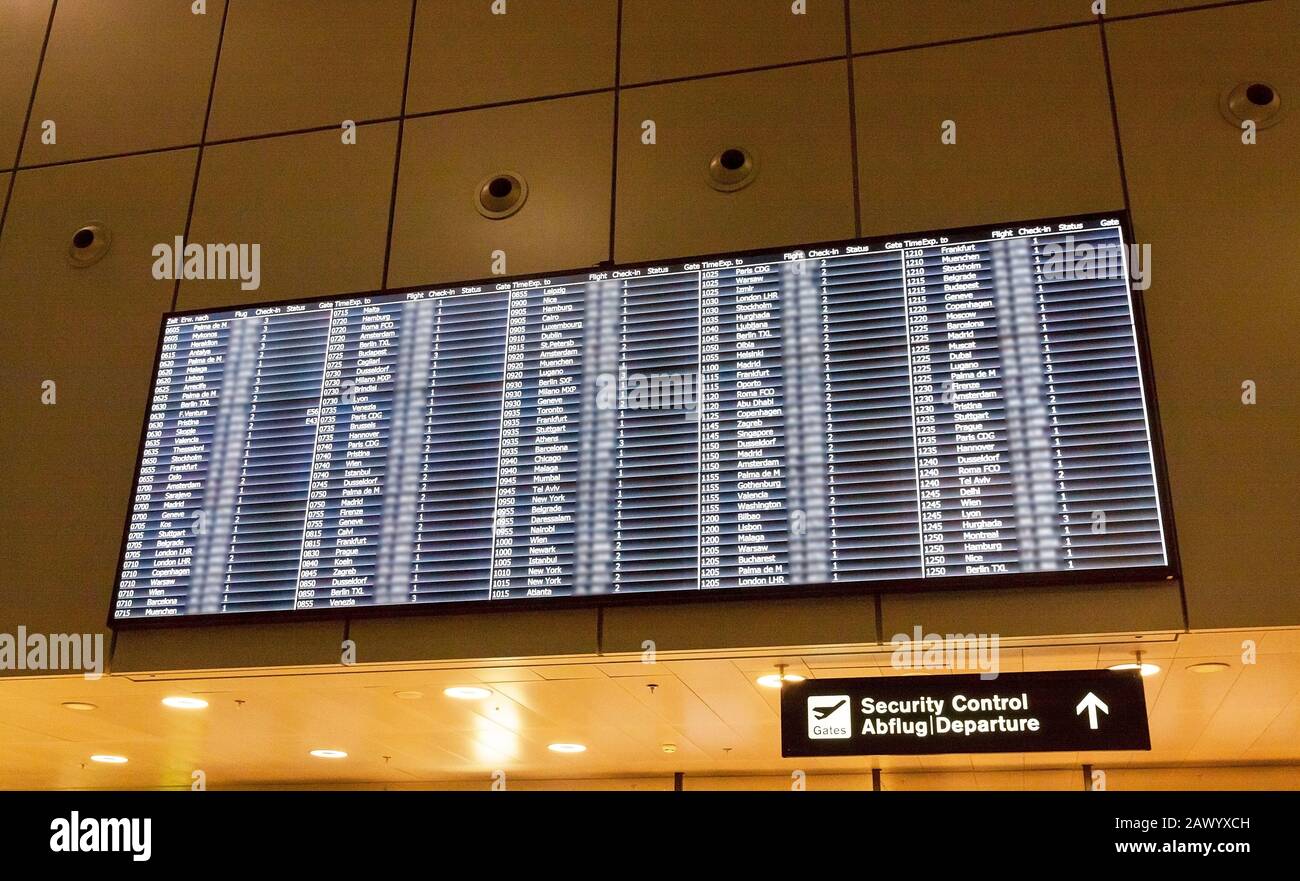 Airport departure board, Security Control (Abflug Stock Photo - Alamy