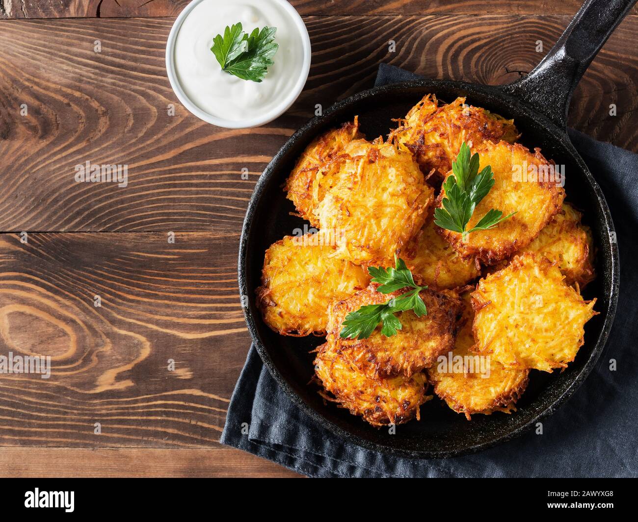 Hash brown potato fritters draniki hi-res stock photography and images ...