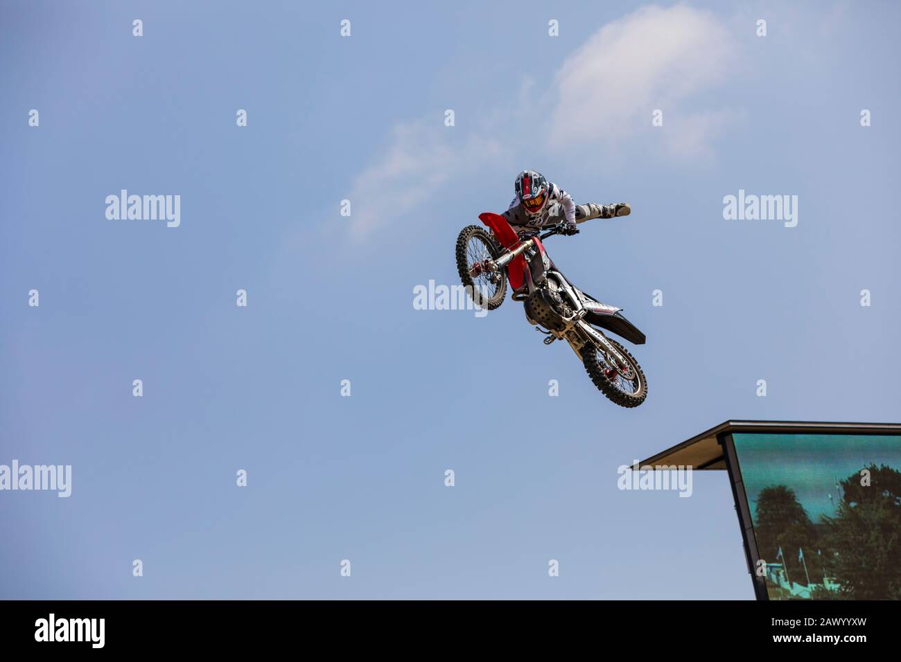 Motorcycle handstand hi-res stock photography and images - Alamy
