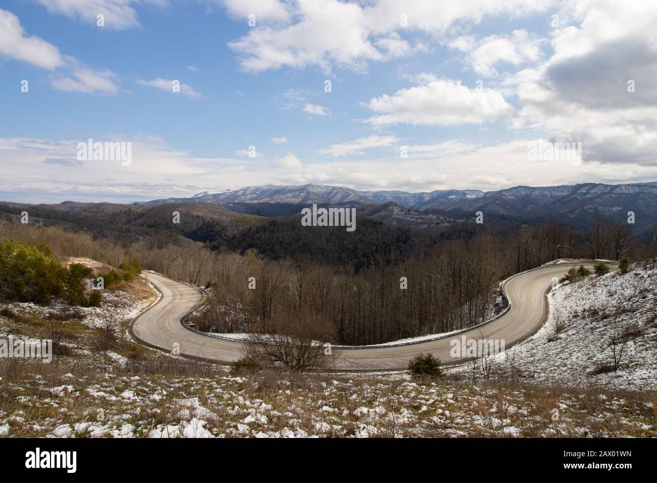 Road through mountain pass mountains hi-res stock photography and ...