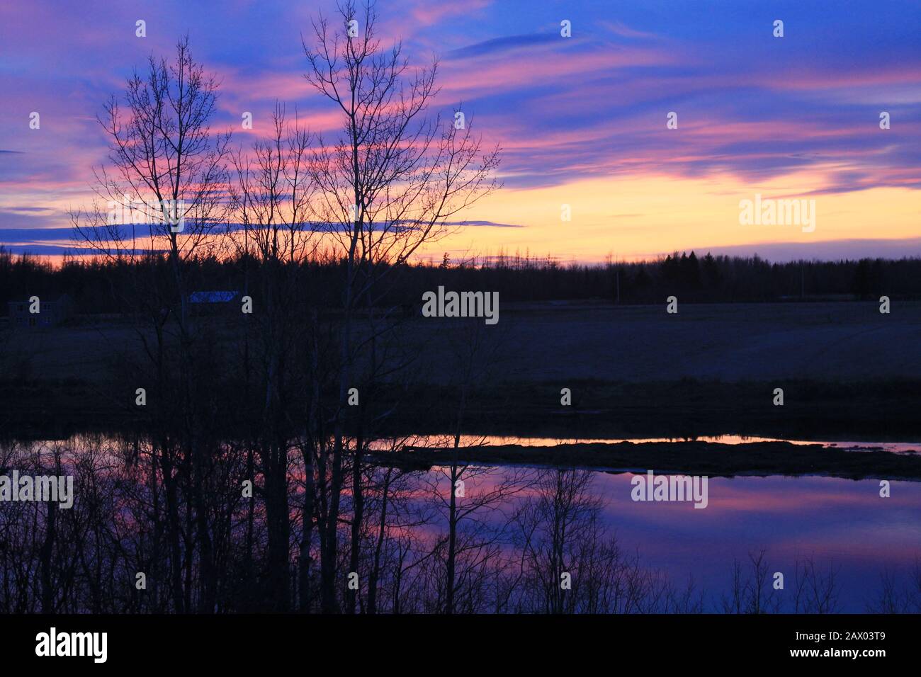 Gorgeous pink sunset hi-res stock photography and images - Alamy