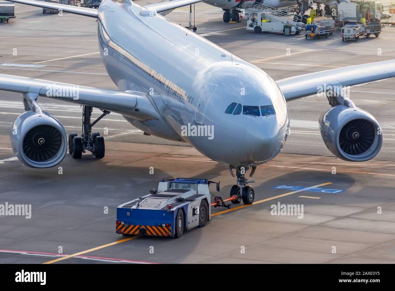 Back view jet engine hi-res stock photography and images - Alamy
