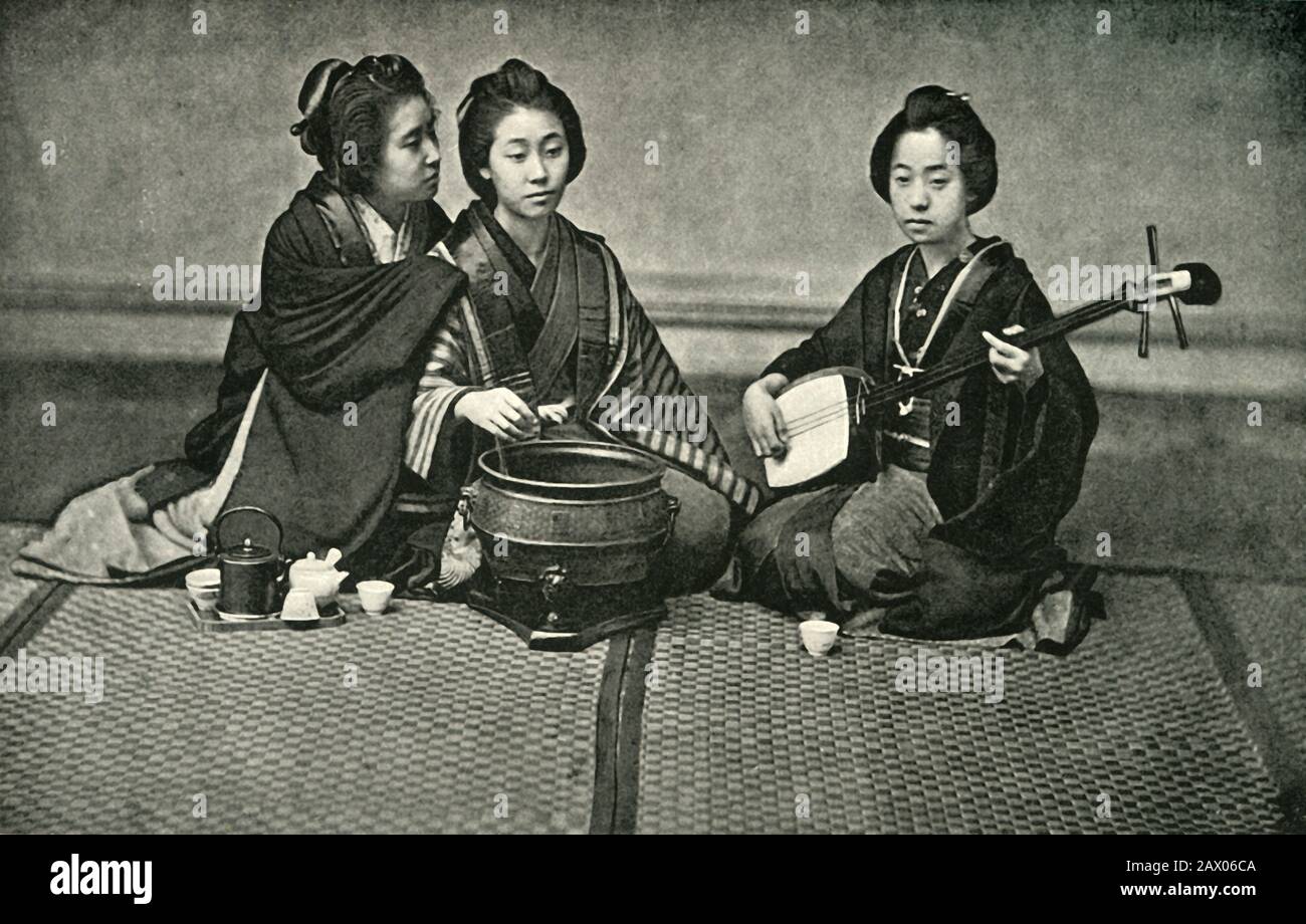 Woman playing samisen hi-res stock photography and images - Alamy