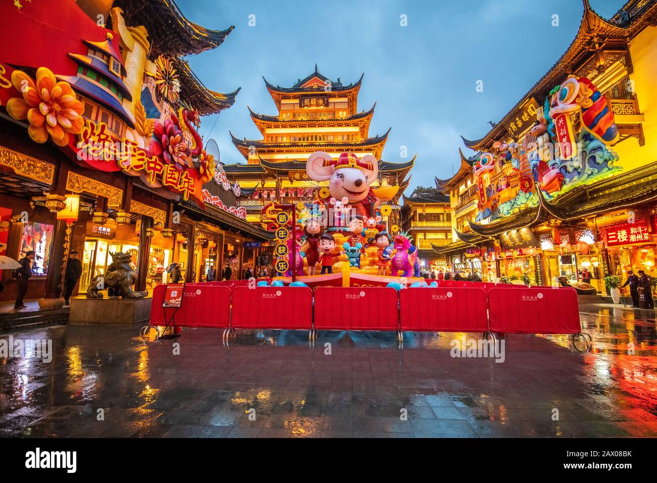 Beautiful lighting and decorations set up at Yu Garden for the Lantern ...