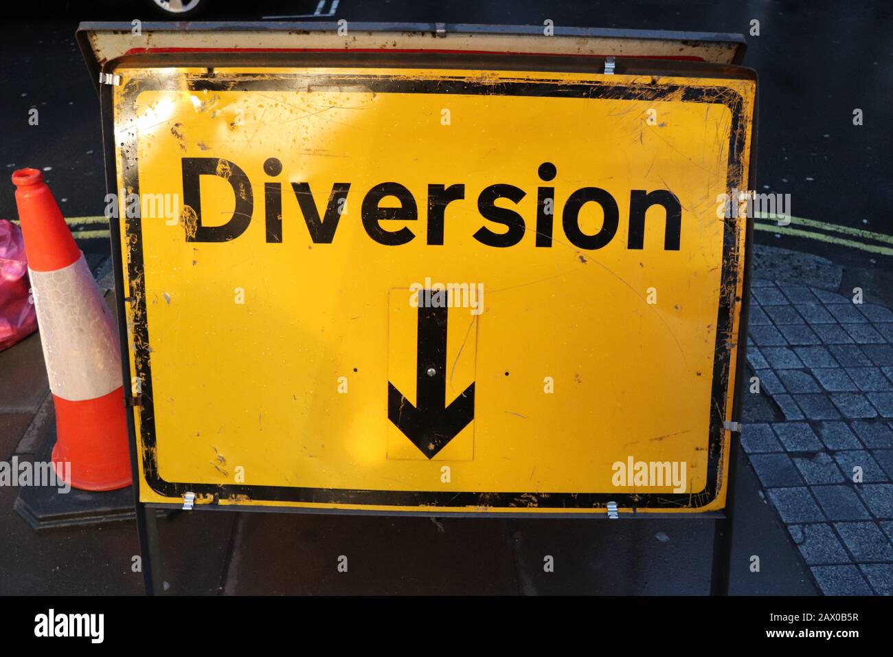 Reroute sign hi-res stock photography and images - Alamy