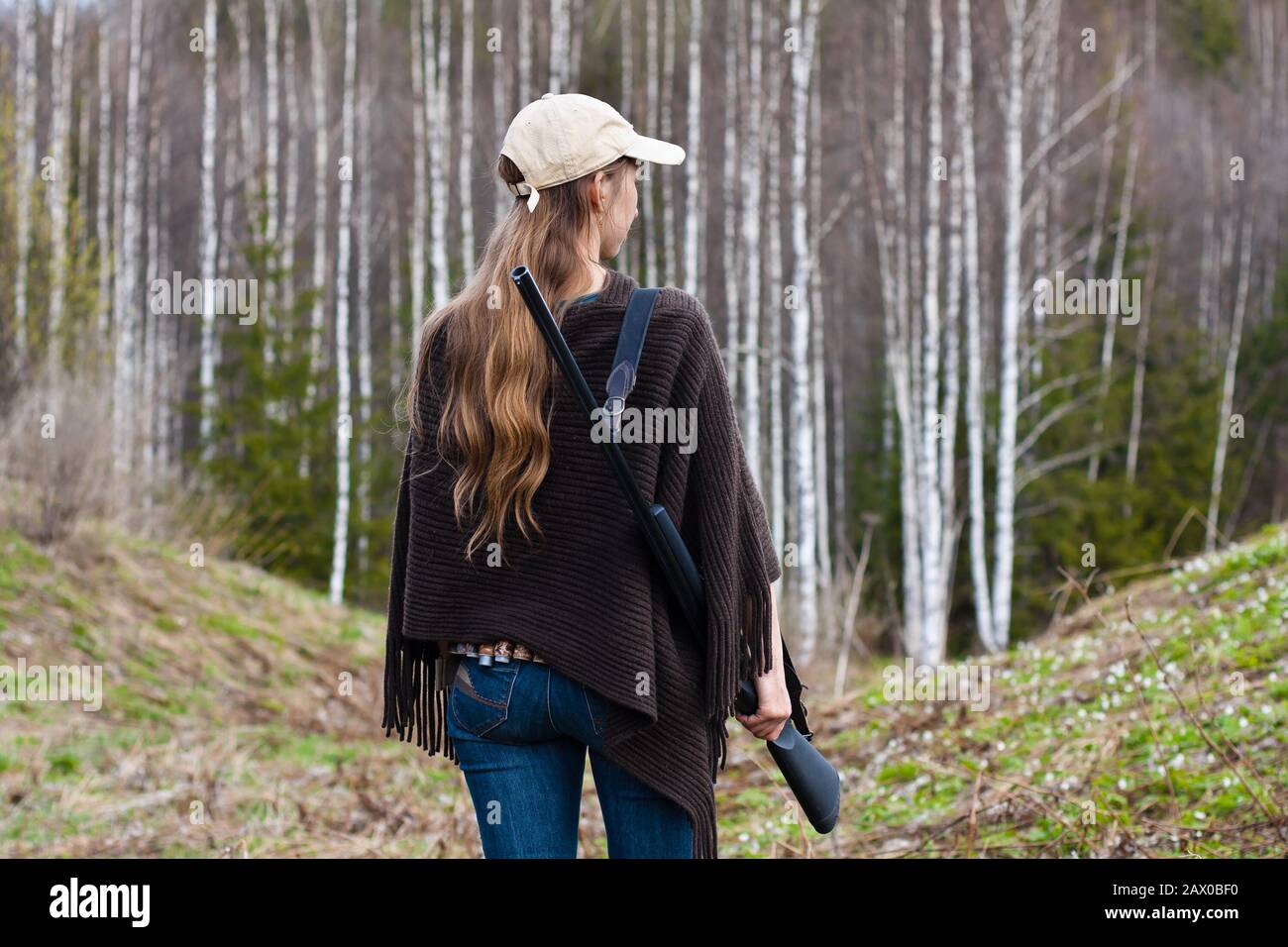 Gun hunting woman hi-res stock photography and images - Alamy