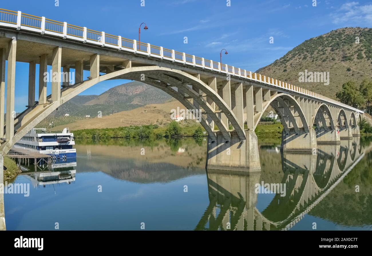Barca D´Alva, Portugal - 09 10 2014: View at the Douro river ...