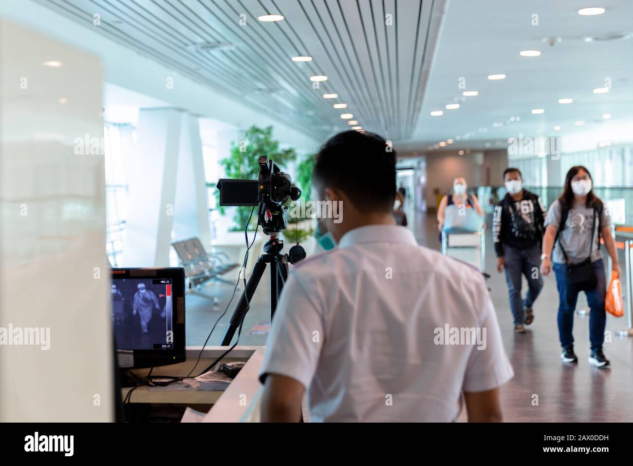 Body scan airport hi-res stock photography and images - Alamy