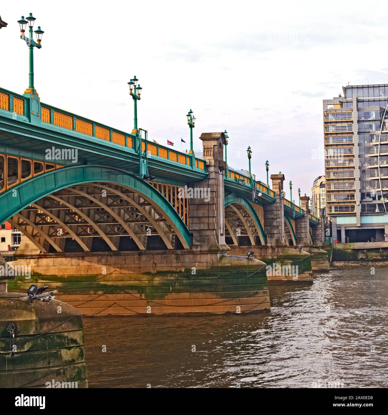 London bridges hi-res stock photography and images - Alamy