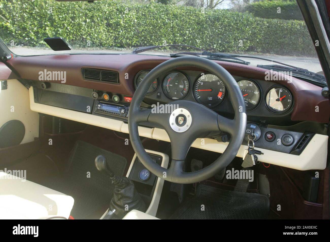Classic Porsche 911 Interior High Resolution Stock Photography and ...