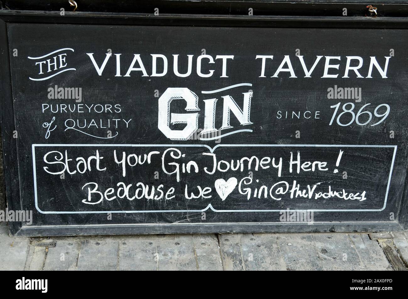 Pub advertisement hi-res stock photography and images - Alamy